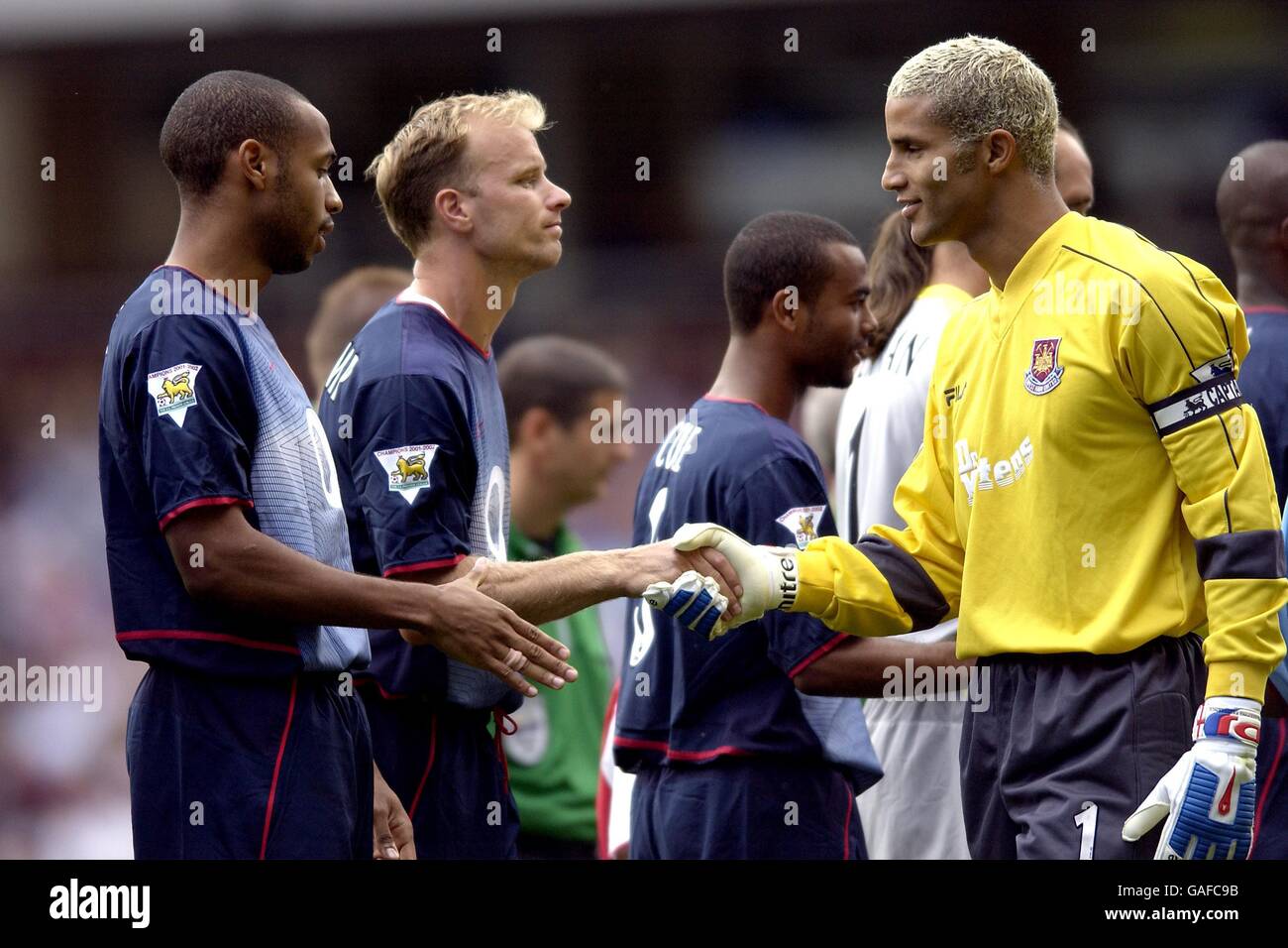 West Ham United's captain and goalkeeper David James (r) shakes hands ...