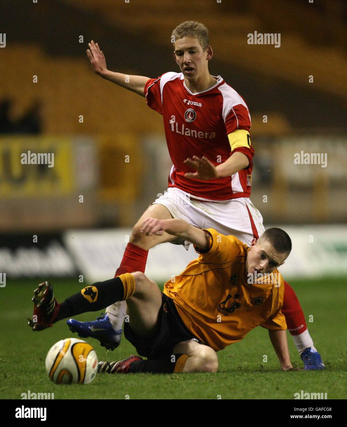 Wolverhampton Wanderers' Alex Melbourne and Charlton Athletic's Scott ...