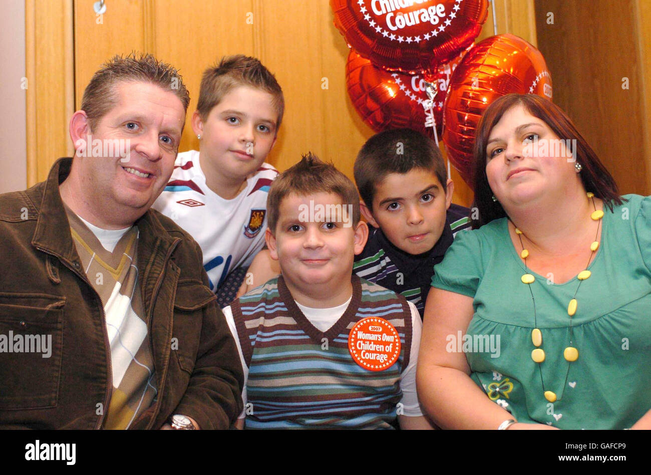Twins liam and connor and mother nicky hi-res stock photography and ...