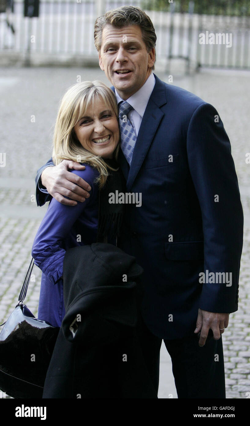 Fiona Phillips with co-presenter Andrew Castle at the Woman's Own ...