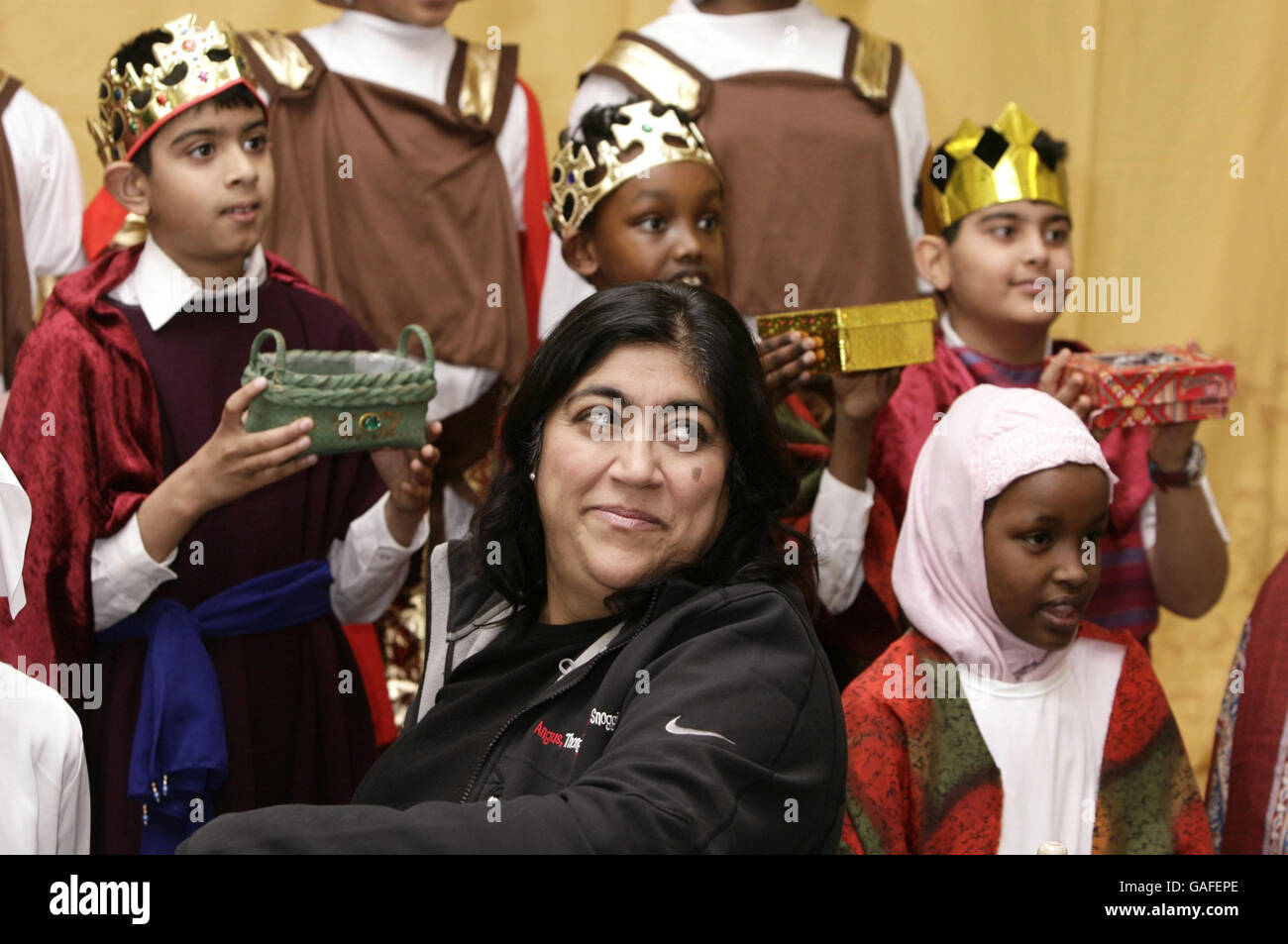 Year 6 pupils from clifton primary school in southall hi-res stock ...