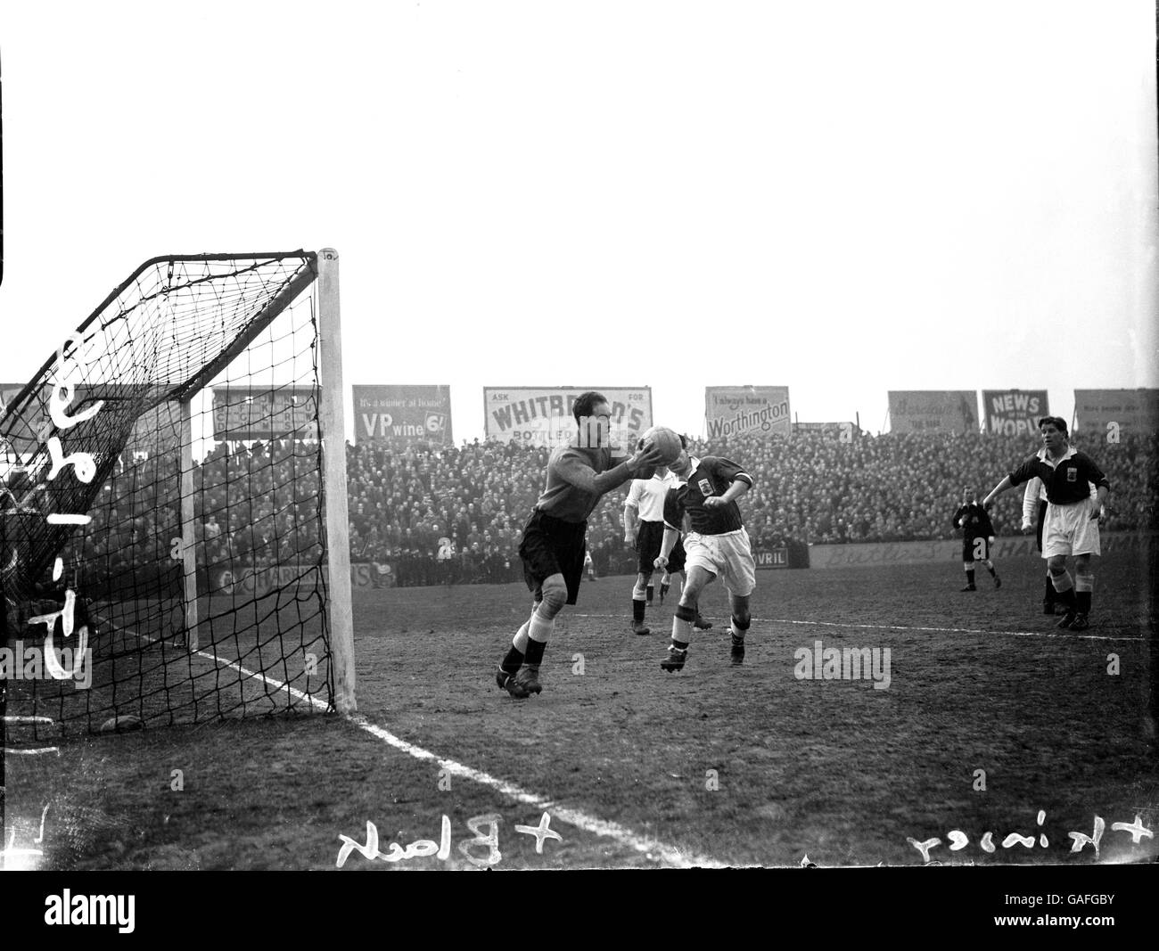 Fulham goalkeeper Ian Black (l) claims the ball, watched by Birmingham ...