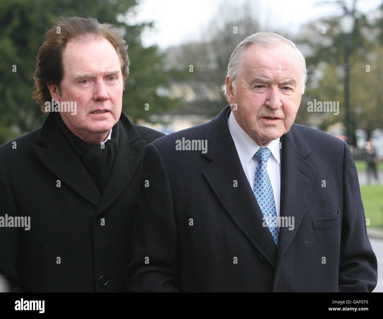 Thousands expected at singer's funeral Stock Photo - Alamy