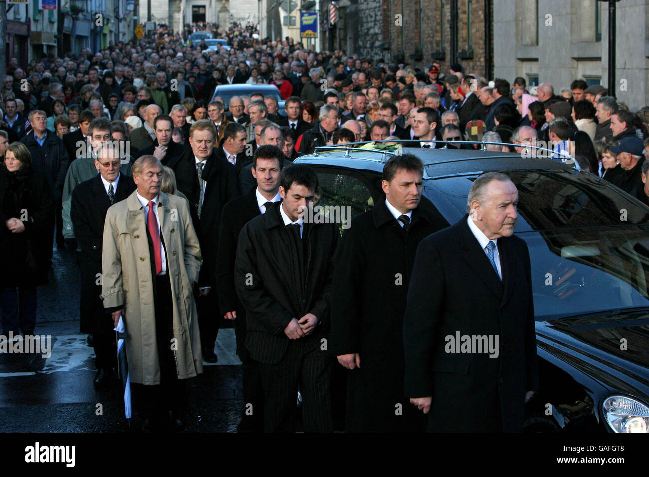 Thousands expected at singer's funeral Stock Photo - Alamy