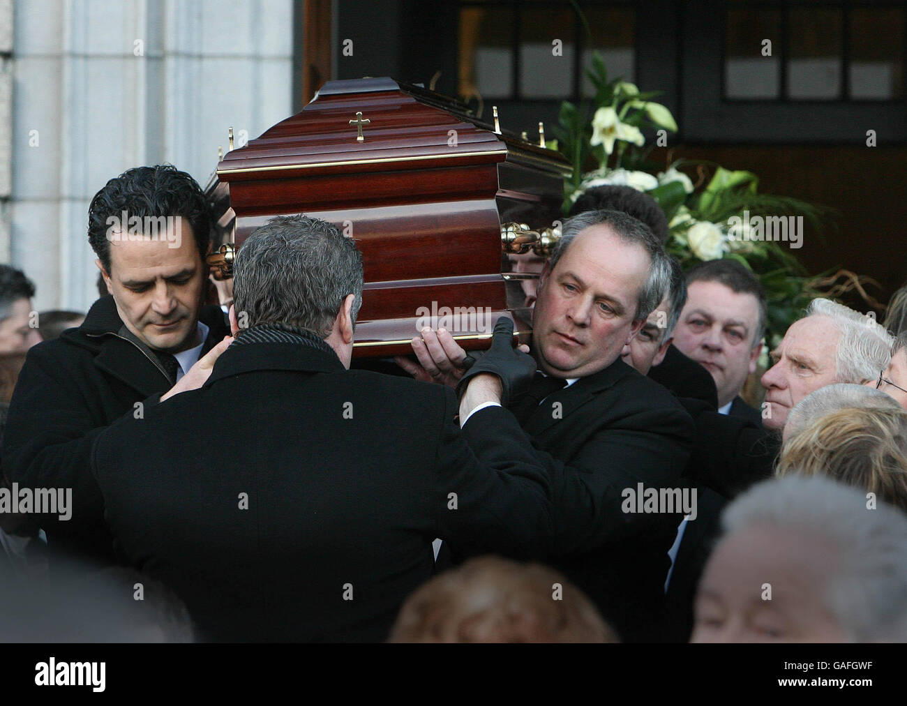 Thousands expected at singer's funeral Stock Photo - Alamy