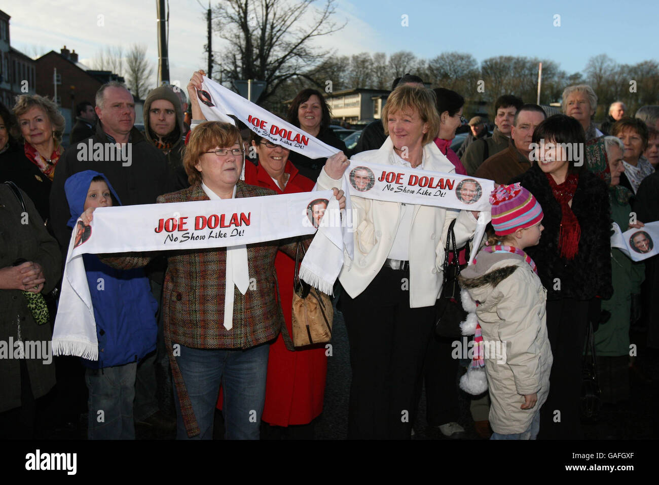 Thousands expected at singer's funeral Stock Photo - Alamy