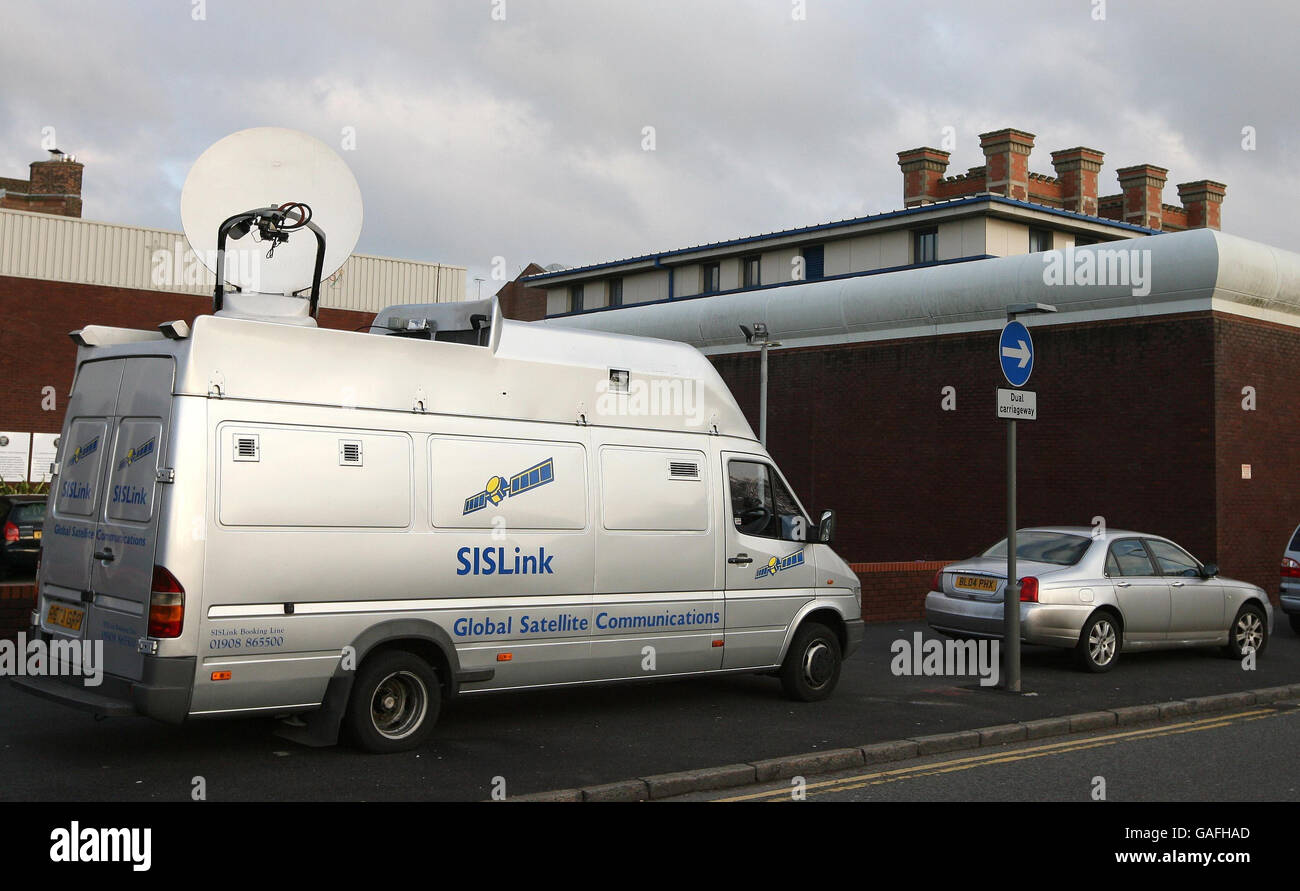 An SIS Link van outside HMP Liverpool, also known as Walton prison ...