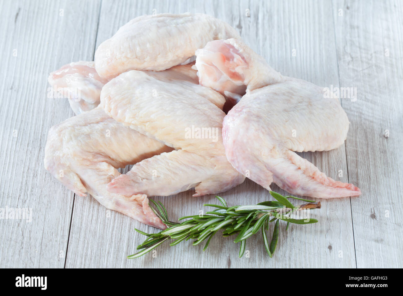 Raw chicken wings hi-res stock photography and images - Alamy