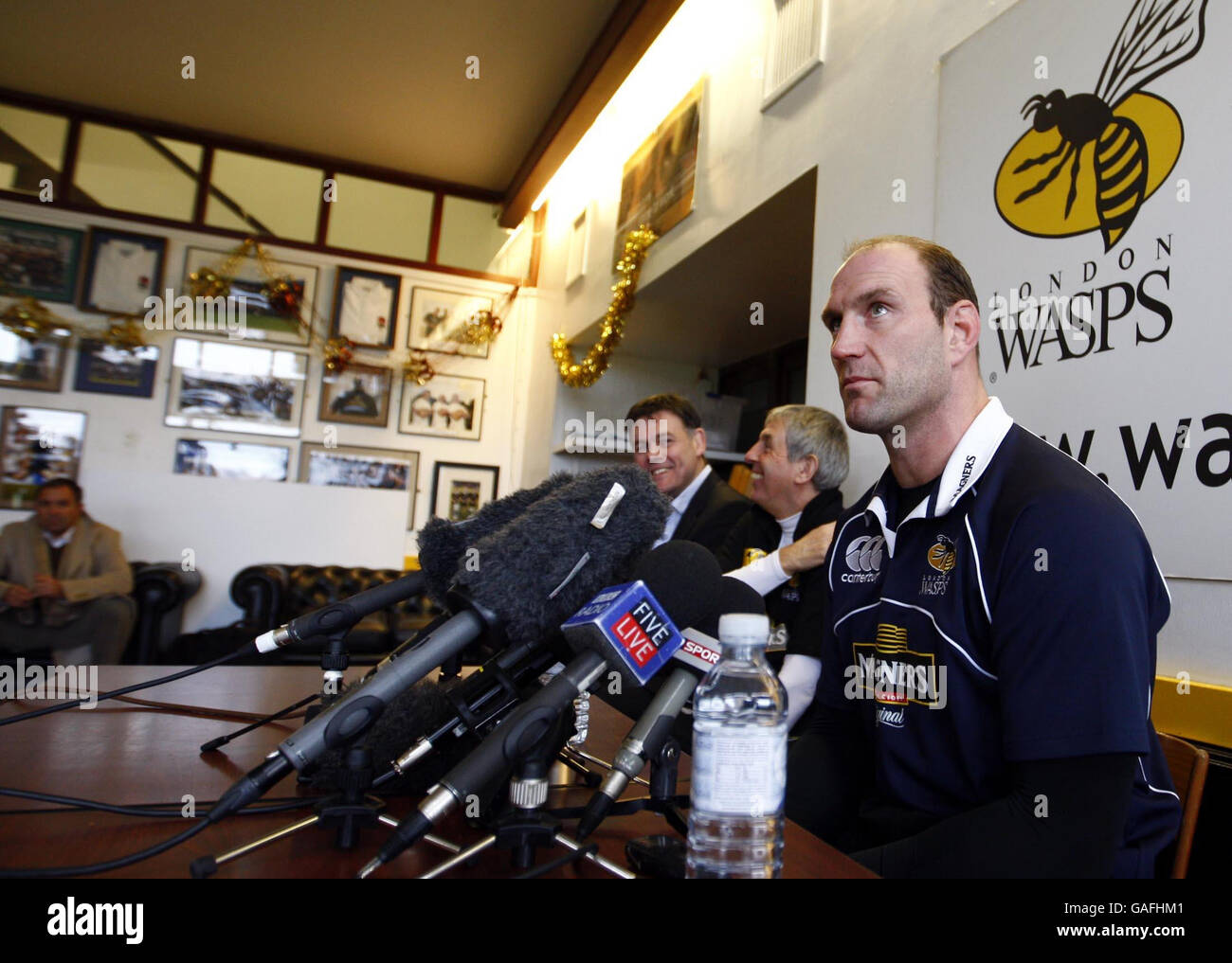 England rugby microphone hi-res stock photography and images - Alamy