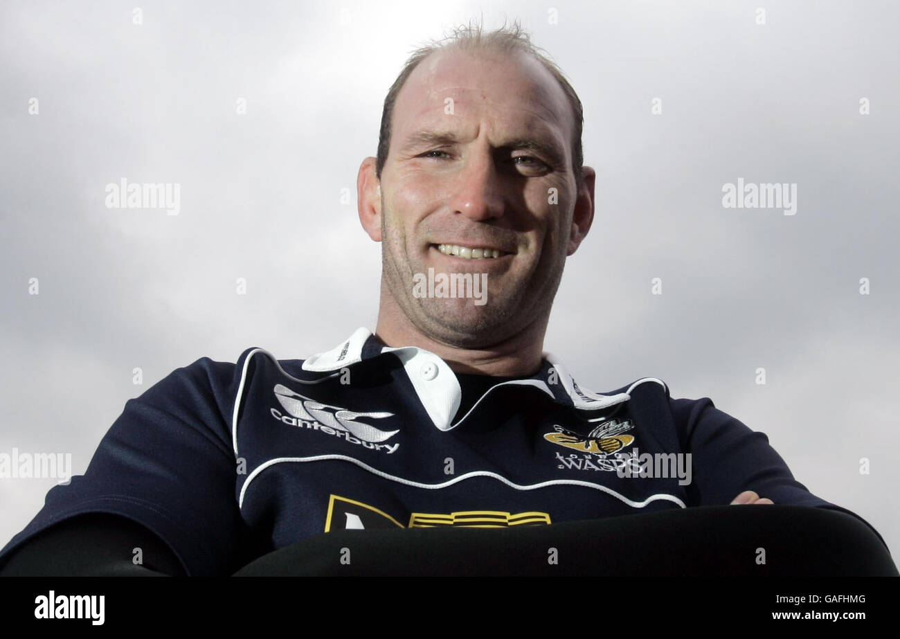 Half length mid top eye contact smile smiling pose hli hi-res stock ...