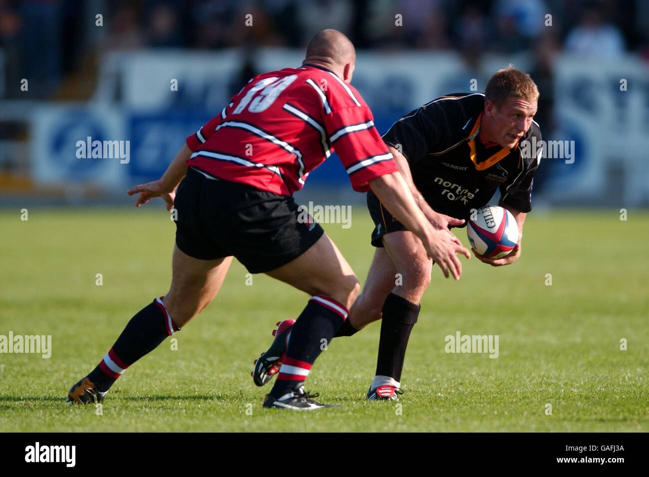 Newcastle Falcons' Jonny Wilkinson (r) evades the challenge of ...