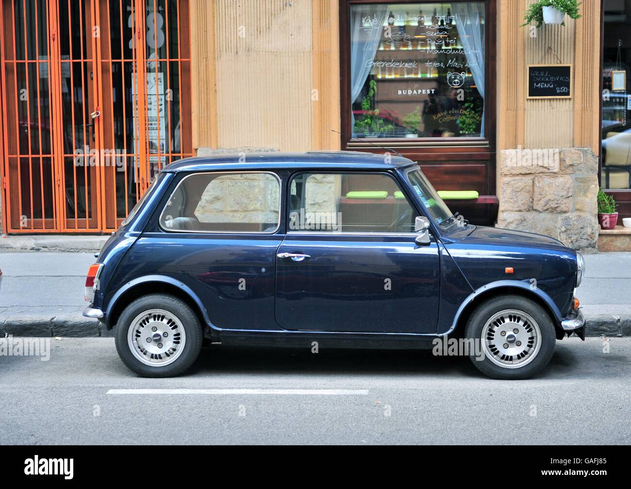 Mini parked in front of house hi-res stock photography and images - Alamy