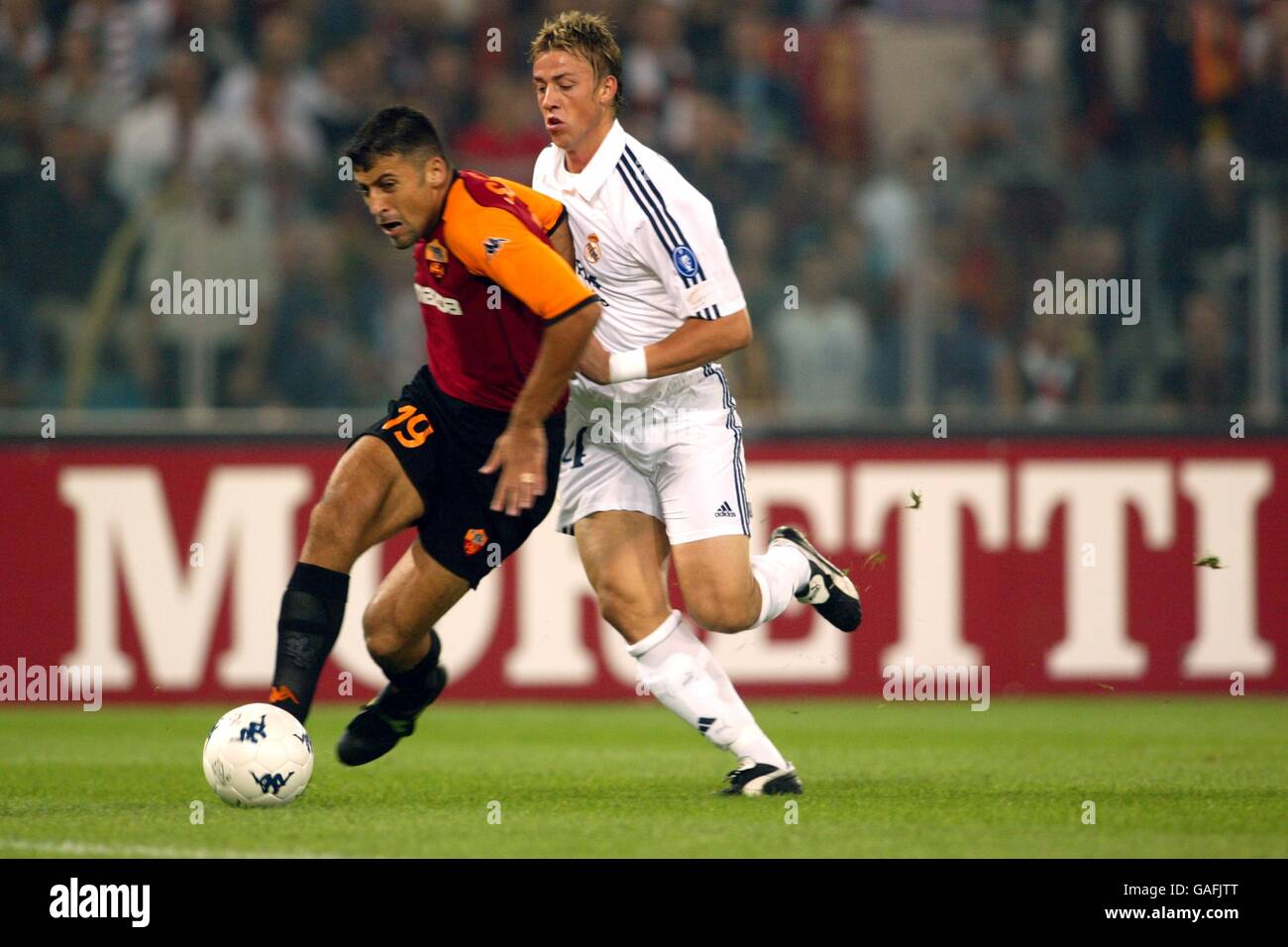 Real madrid v roma walter samuel hi-res stock photography and images ...