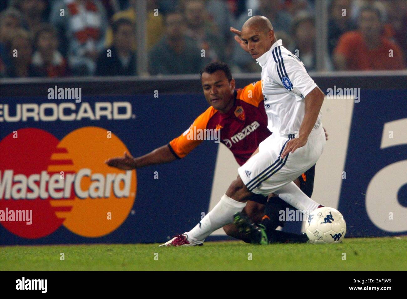 (L-R) Roma's Cafu is sent flying by Real Madrid's Roberto Carlos Stock ...