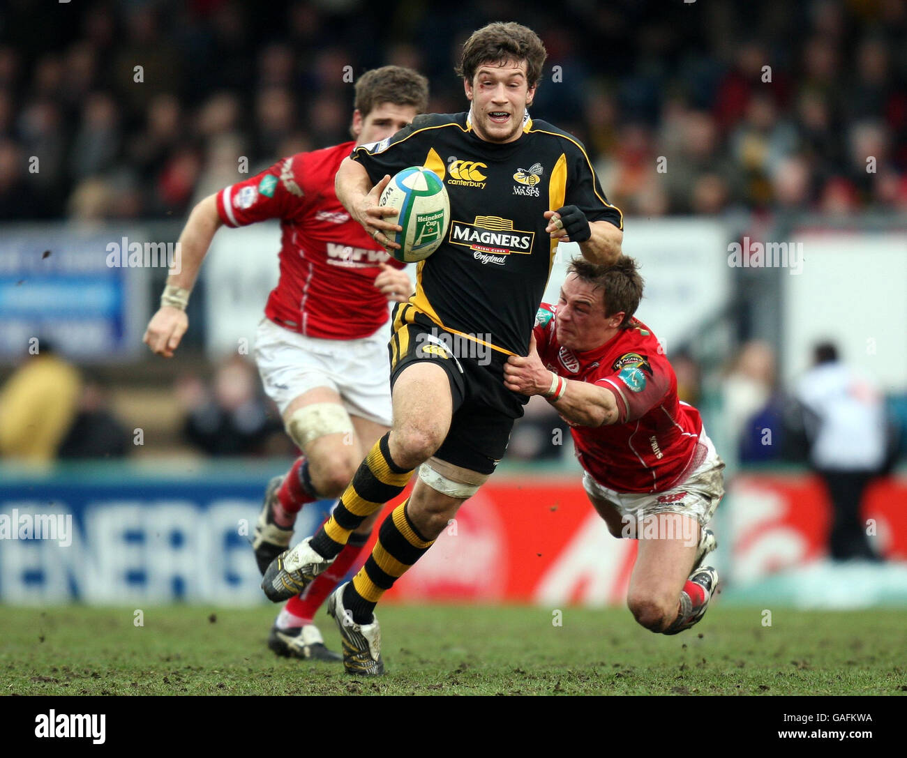 Rugbyu wasps full length action ball tackle tackling england mangrs hi ...