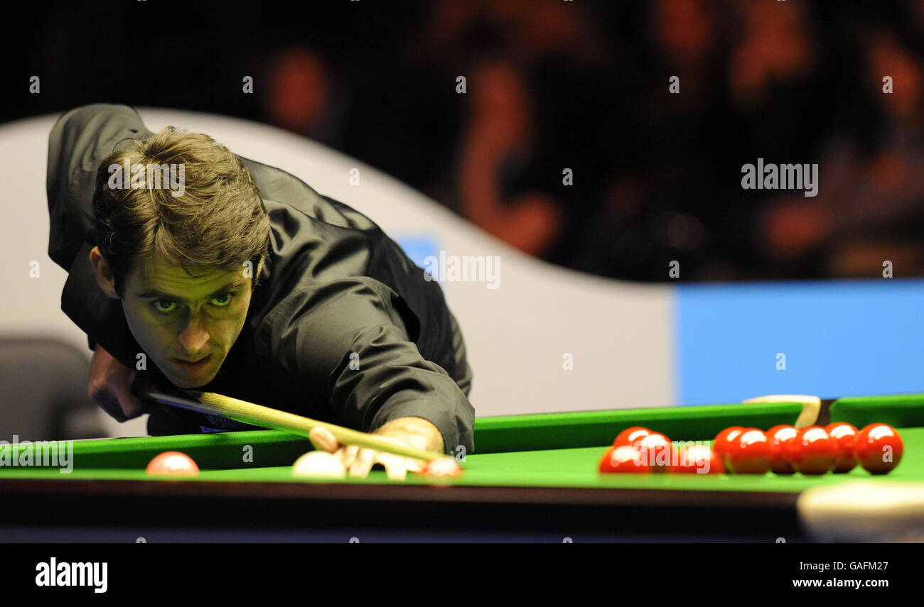 Snooker - SAGA Insurance Masters - Day One - Wembley Arena. Ronnie O ...