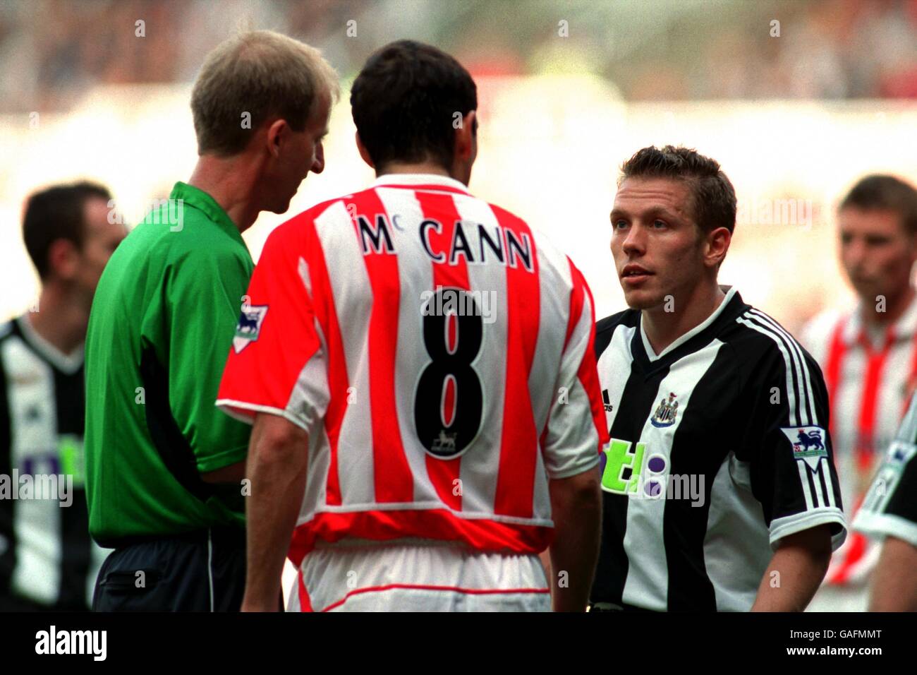 Mike Riley Premier League Referee High Resolution Stock Photography and ...