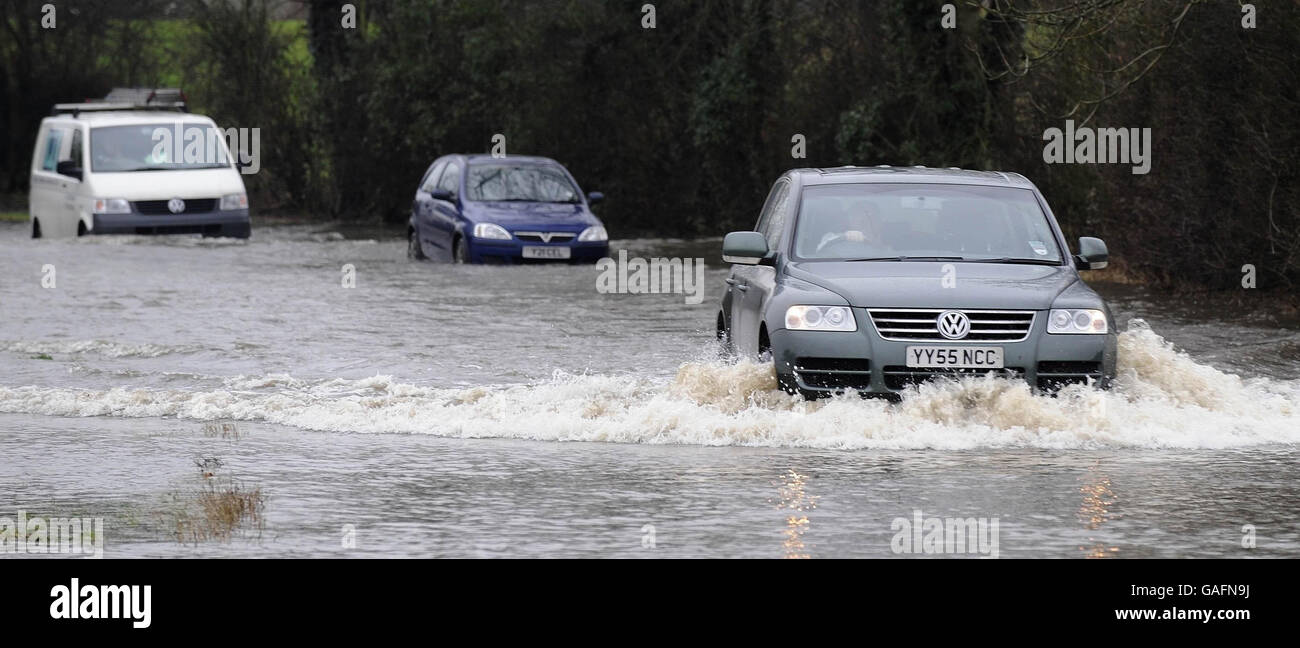Vehicles face flooded roads with rising floodwater near Naburn close to ...