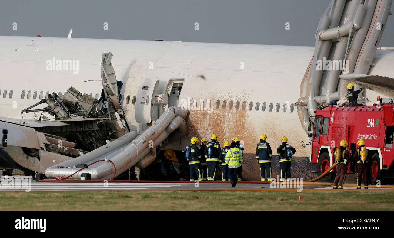 Aircraft evacuation slides hi-res stock photography and images - Alamy