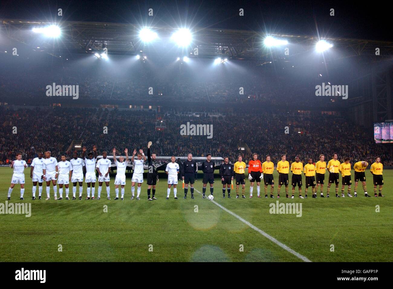 Borussia Dortmund and Auxerre team line up before the game Stock Photo ...