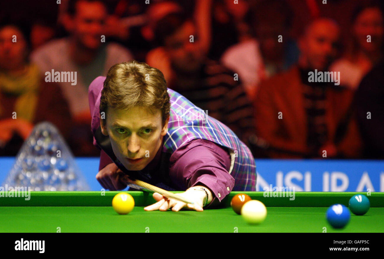 Ken doherty table saga insurance masters wembley arena hi-res stock ...