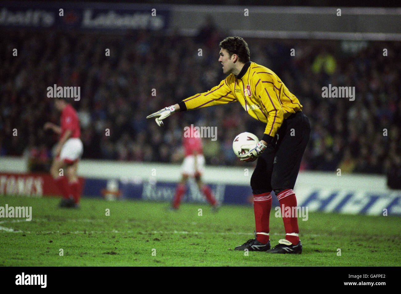 Nottingham forest goalkeeper mark crossley hi-res stock photography and ...