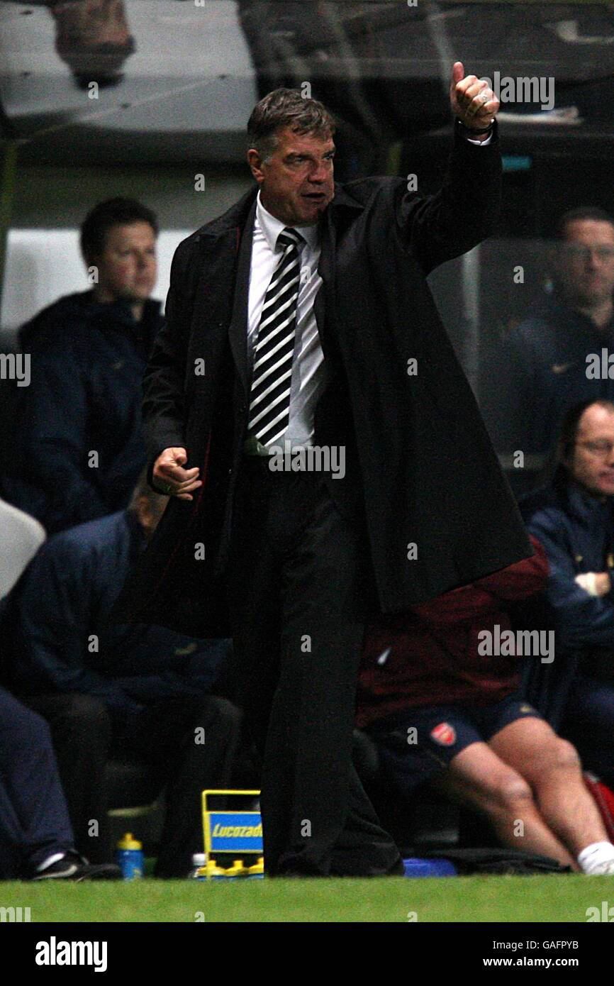 Full length thumbs up football datacoapplies hi-res stock photography ...
