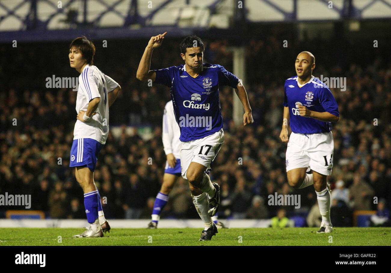 Everton's Tim Cahill celebrates scoring against Zenit St Petersburg ...