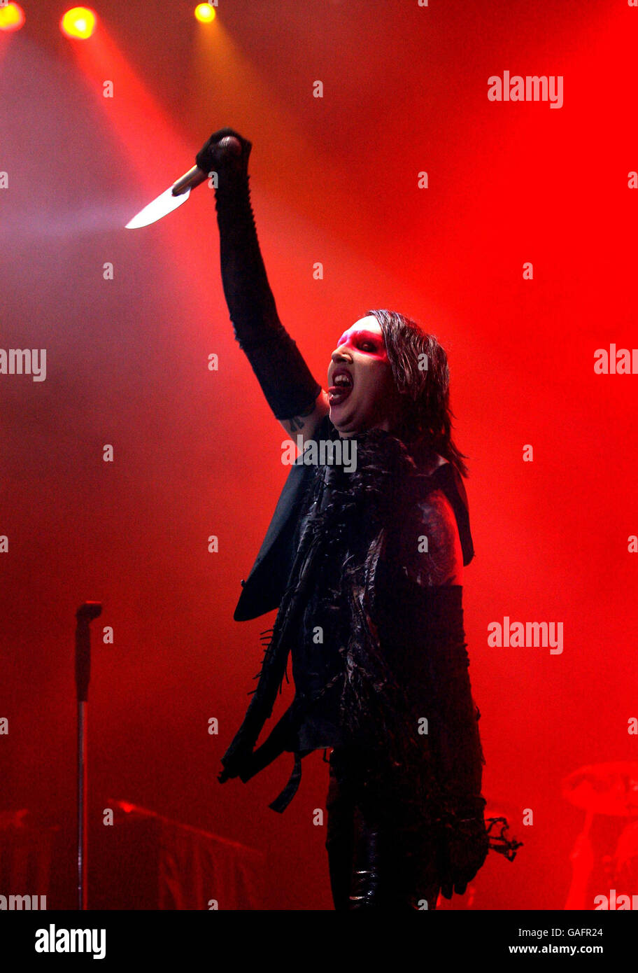 Marilyn manson in concert london hi-res stock photography and images ...