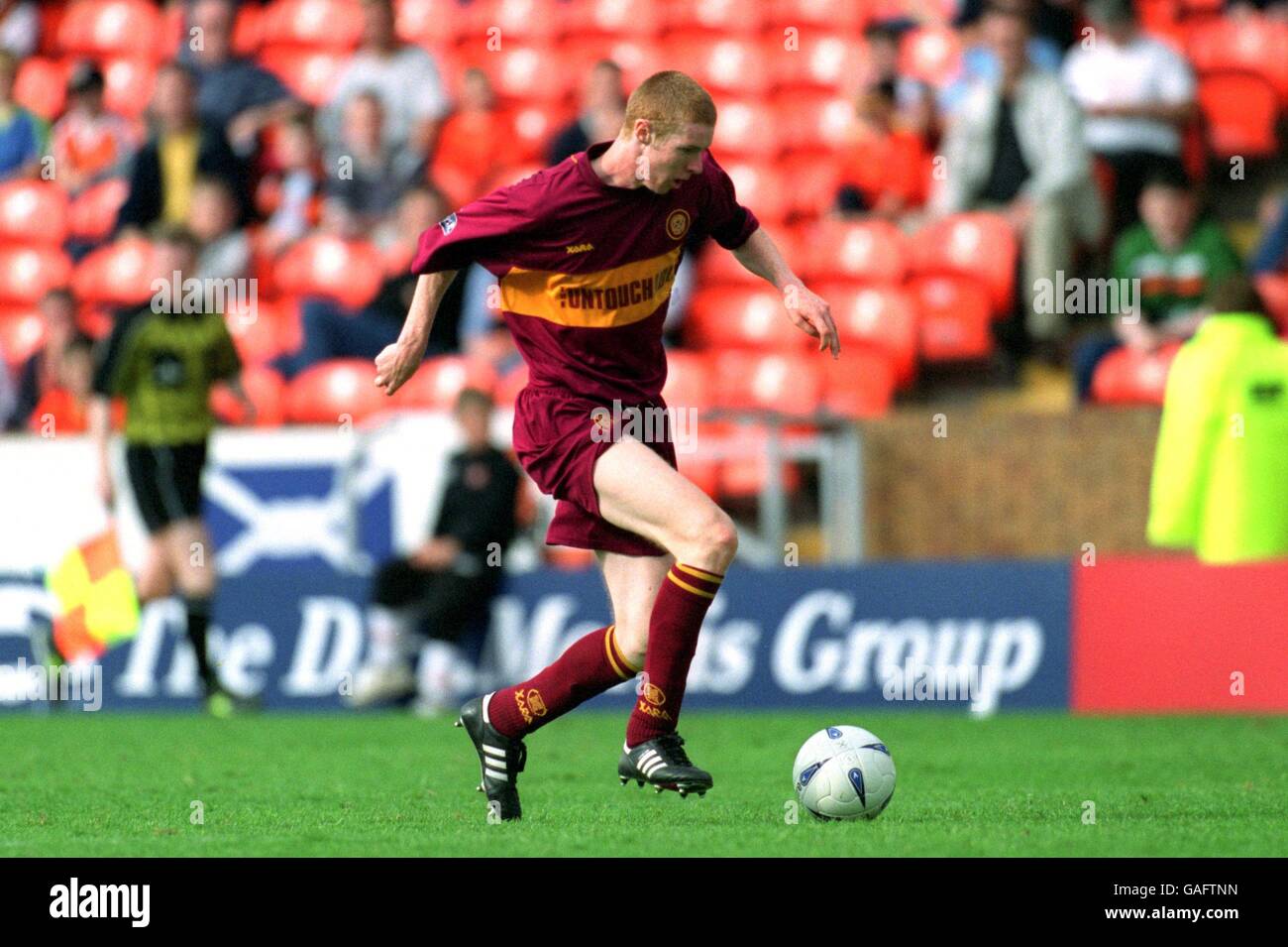 Motherwell's goalscorer Stephen Pearson in action during the 1-1 draw ...