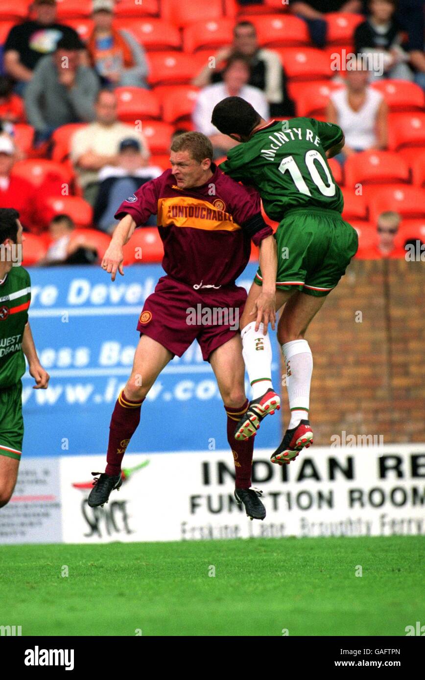 (R-L) Dundee United's goalscorer Jim McIntyre battles for the ball in ...