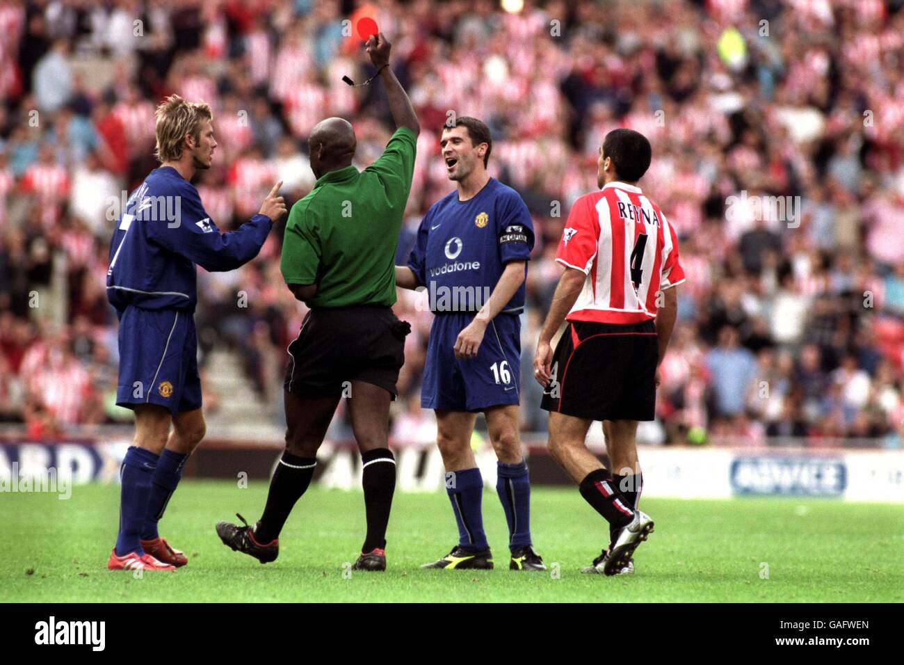 Uriah rennie red card hi-res stock photography and images - Alamy
