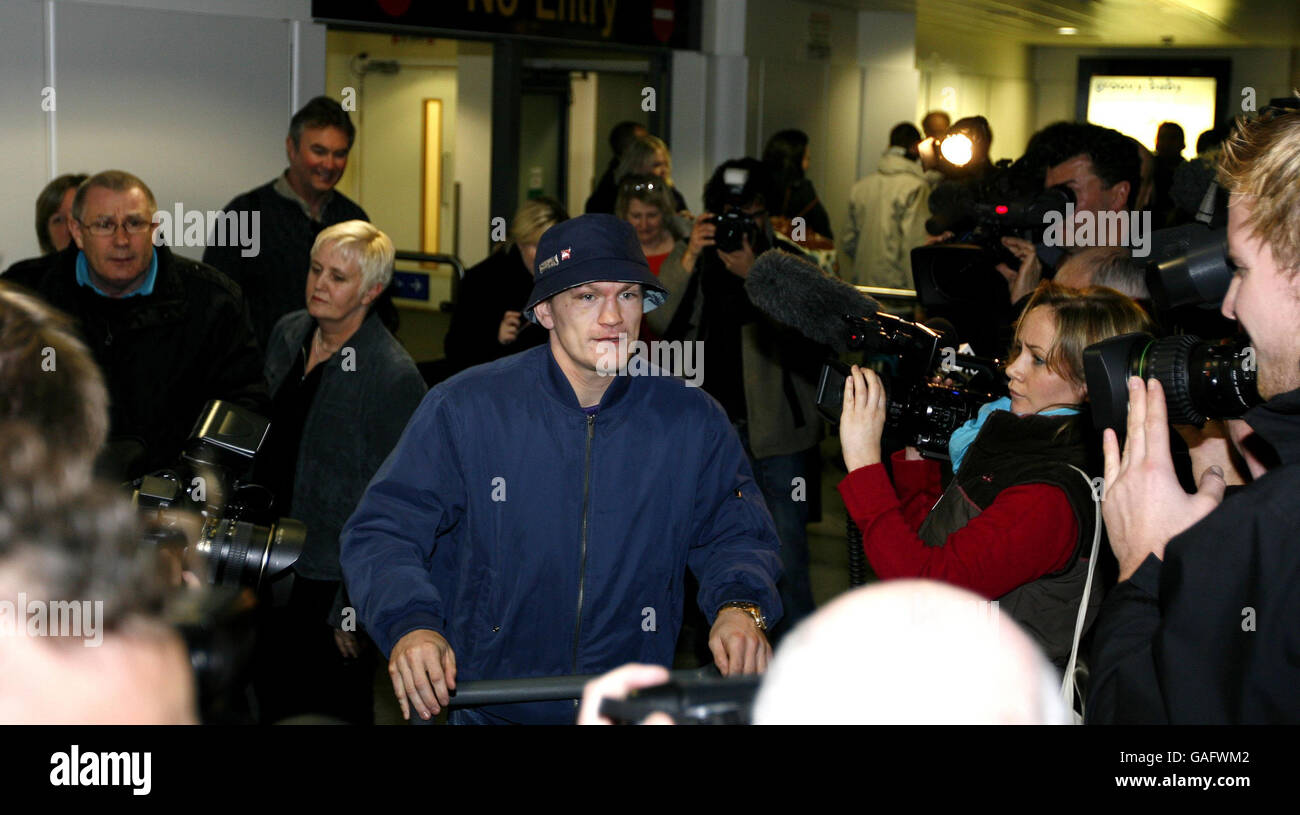 Boxer Ricky Hatton arriving at Manchester Airport, Manchester. Ricky ...