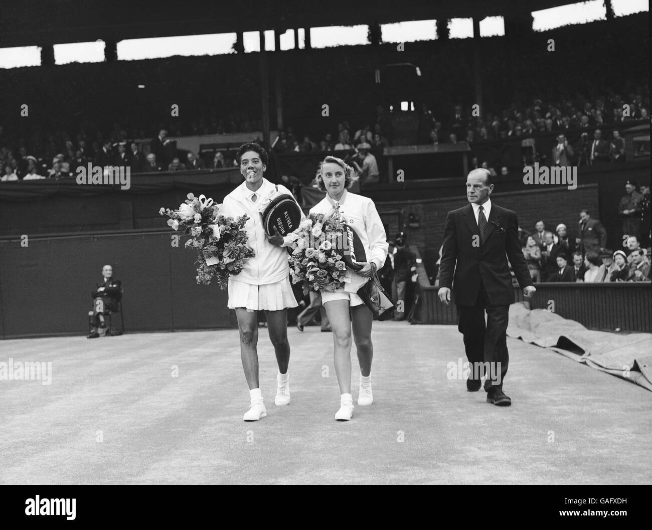 Angela mortimer wimbledon Black and White Stock Photos & Images - Alamy