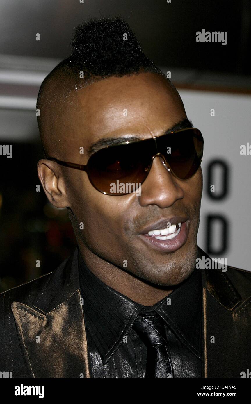I Am Legend Premiere - London. Simon Webbe arrives for the premiere of ...