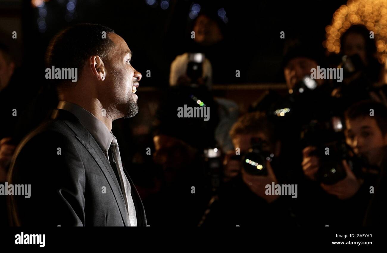 Will Smith poses for photographers as he arrives for the premiere of I ...