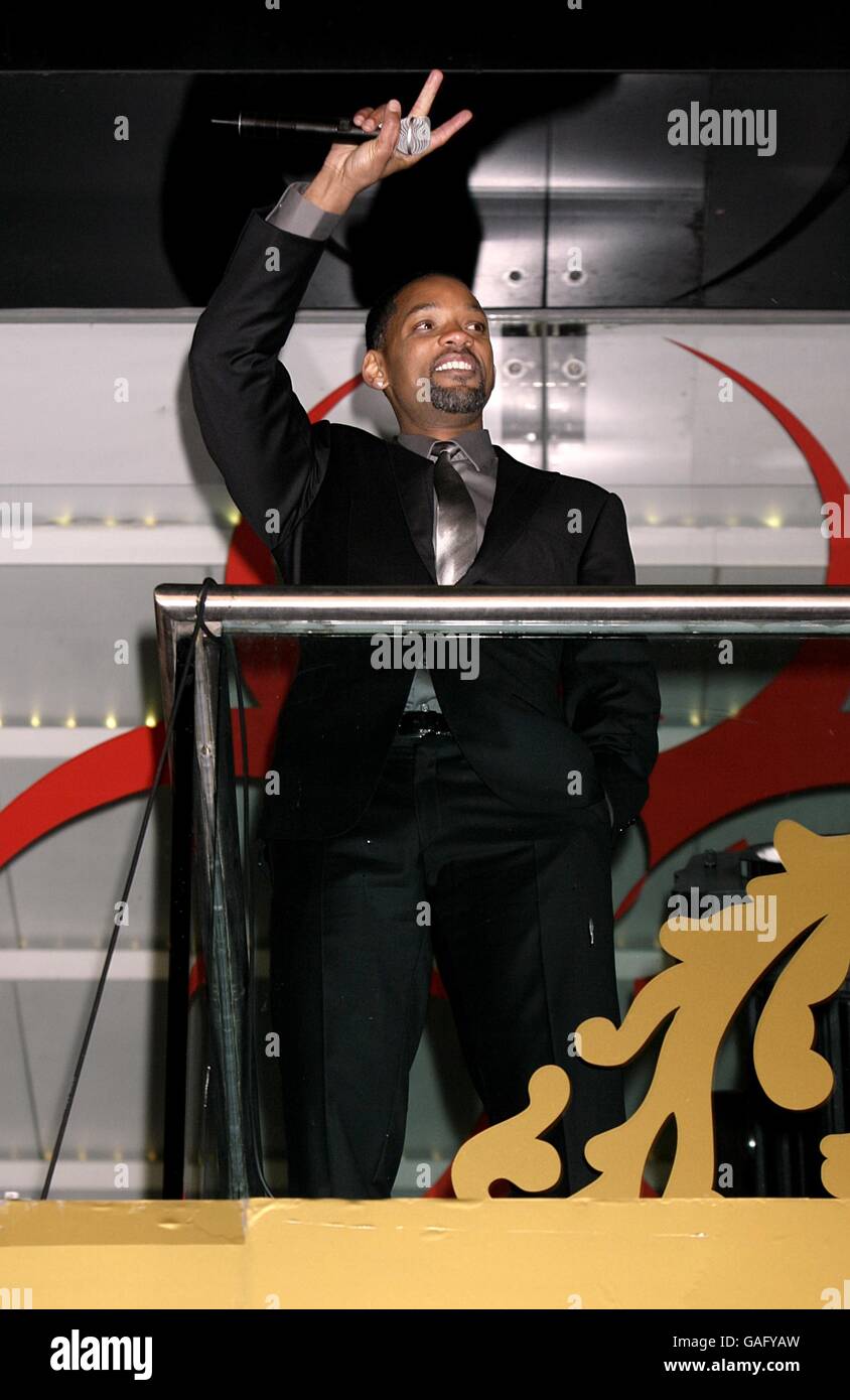 I Am Legend Premiere - London. Will Smith arrives for the premiere of I ...