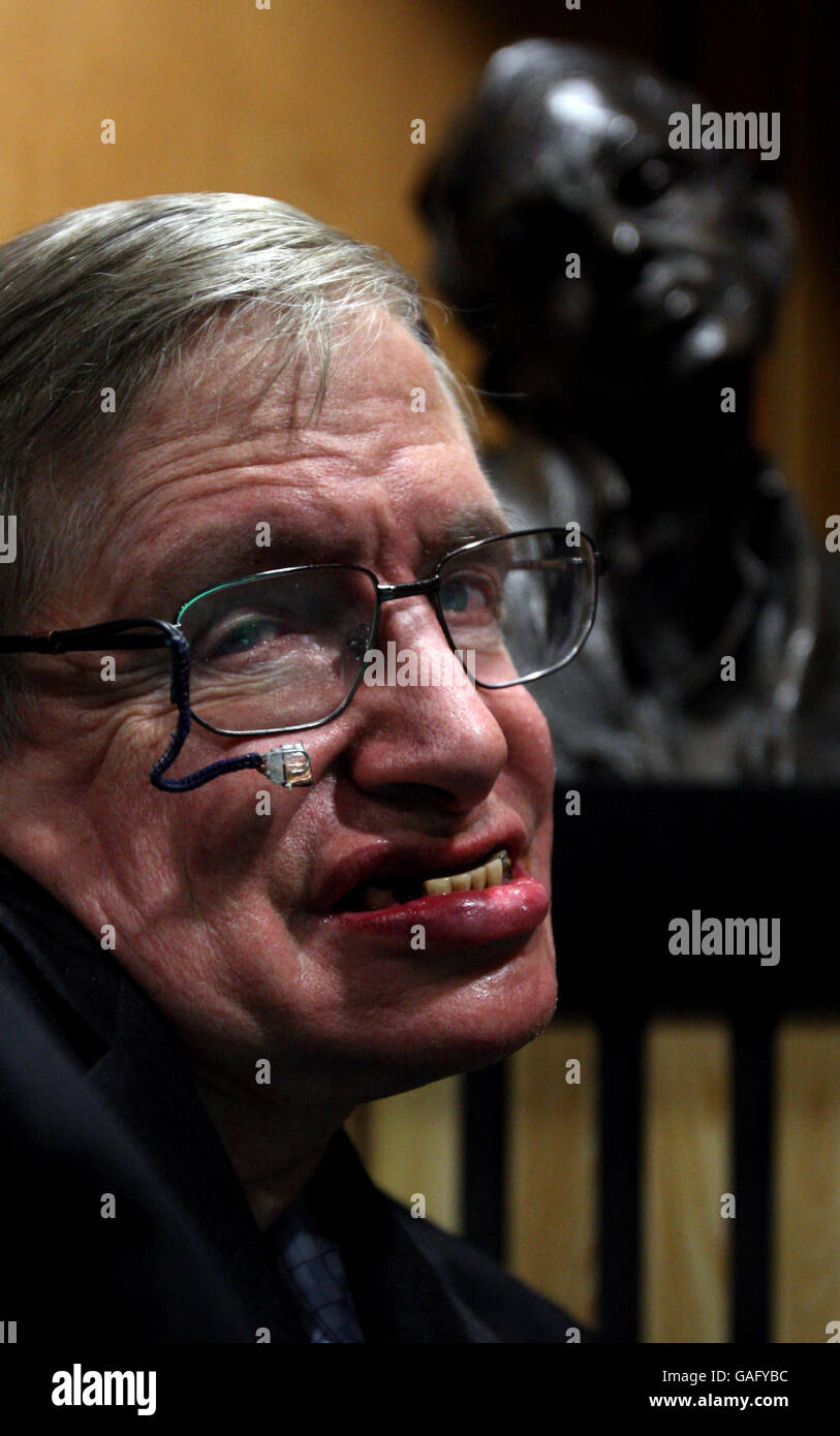 Hawking statue unveiled Stock Photo - Alamy