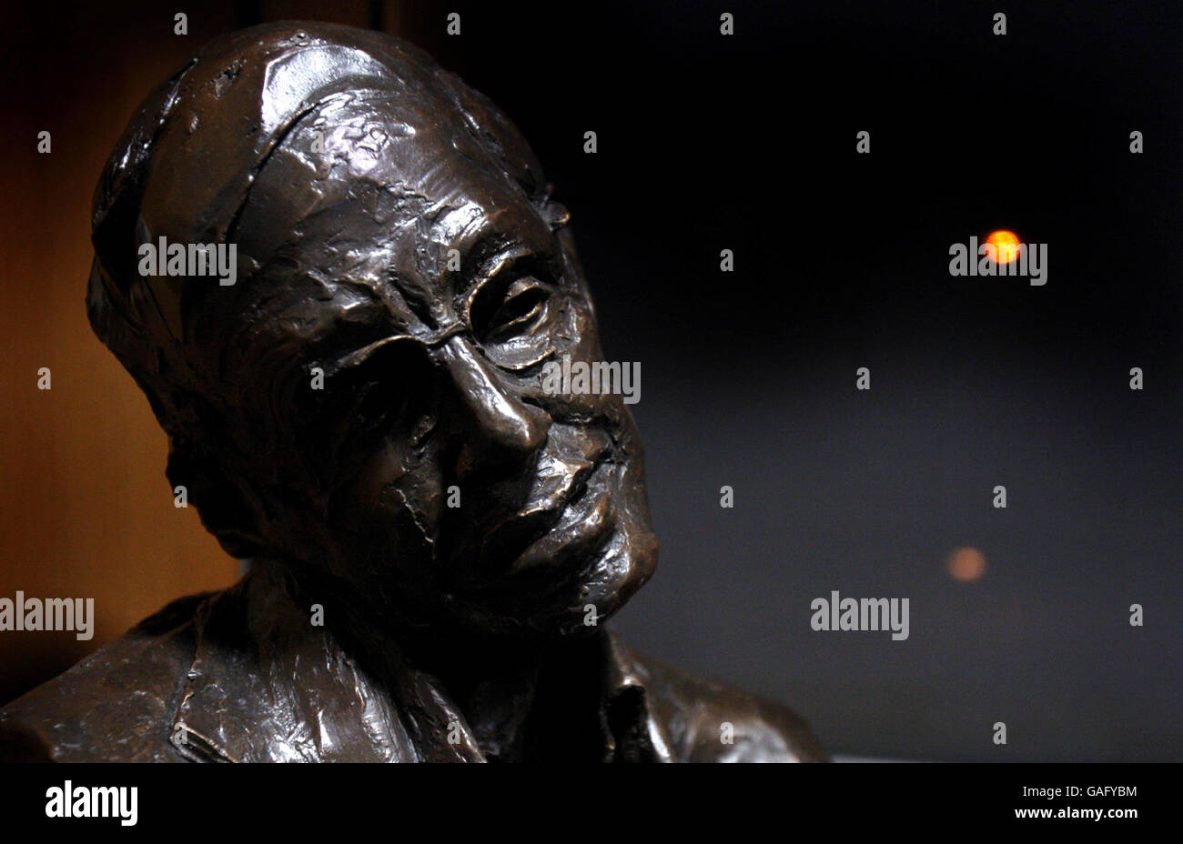 Hawking statue unveiled Stock Photo - Alamy