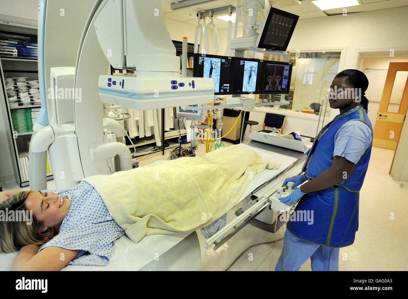 X ray machine operator hi-res stock photography and images - Alamy