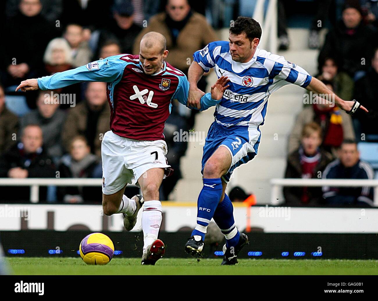 Captain armband premier league hi-res stock photography and images - Alamy