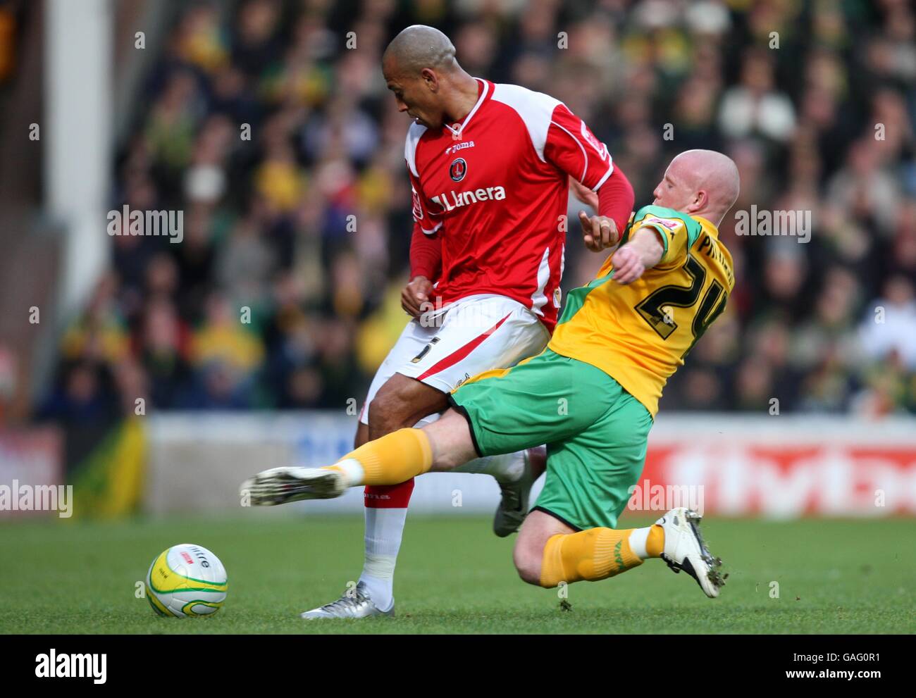 Norwich City's Matty Pattison and Charlton Athletic's Chris Iwelumo ...