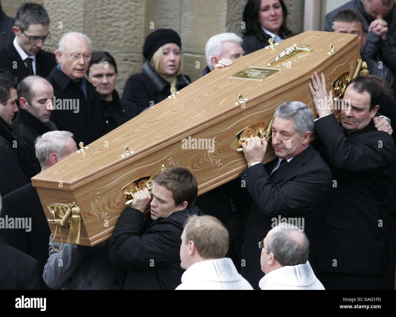 Former Celtic player Simon Donnelly carries the coffin of the ...
