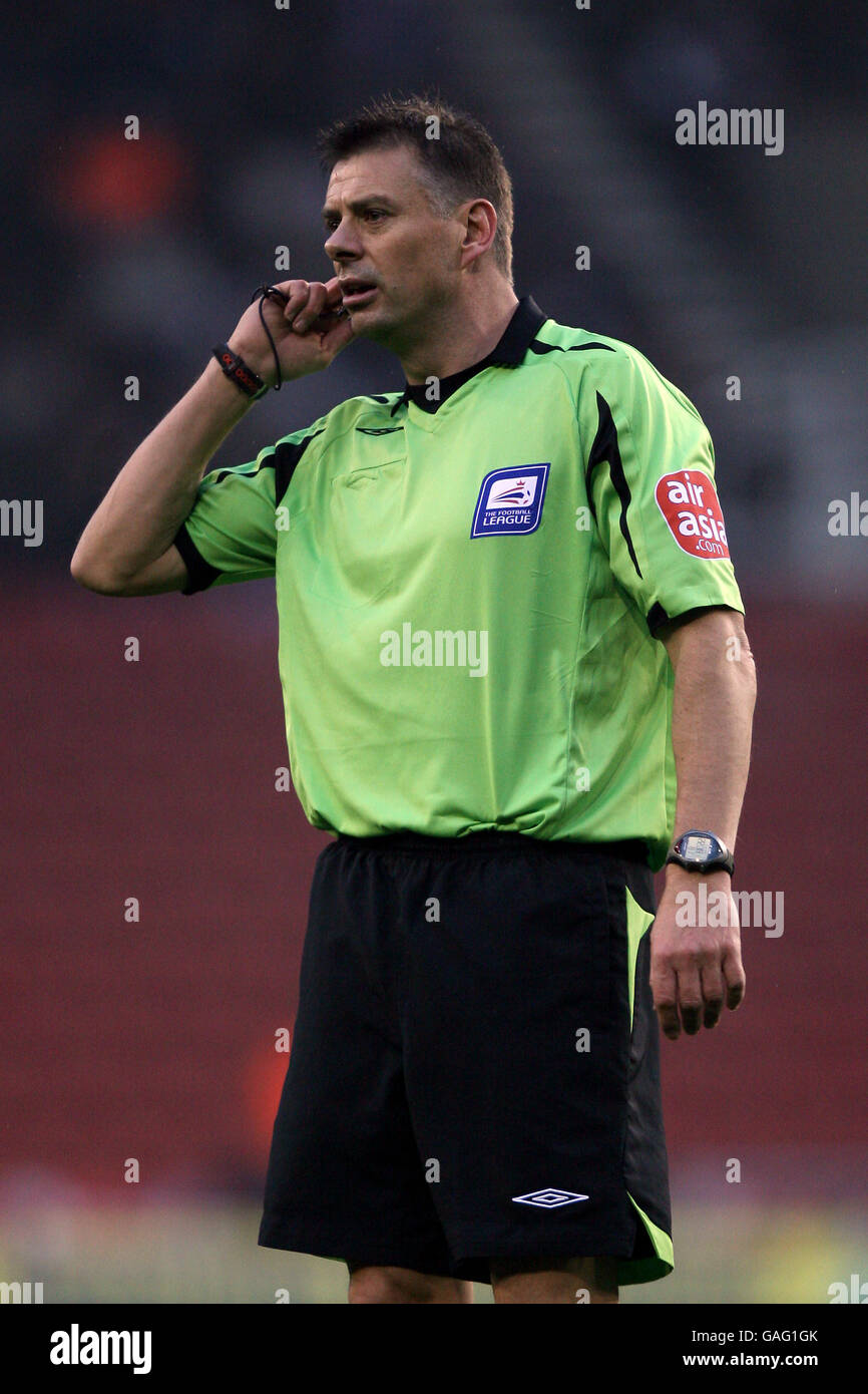 Football time piece hi-res stock photography and images - Alamy