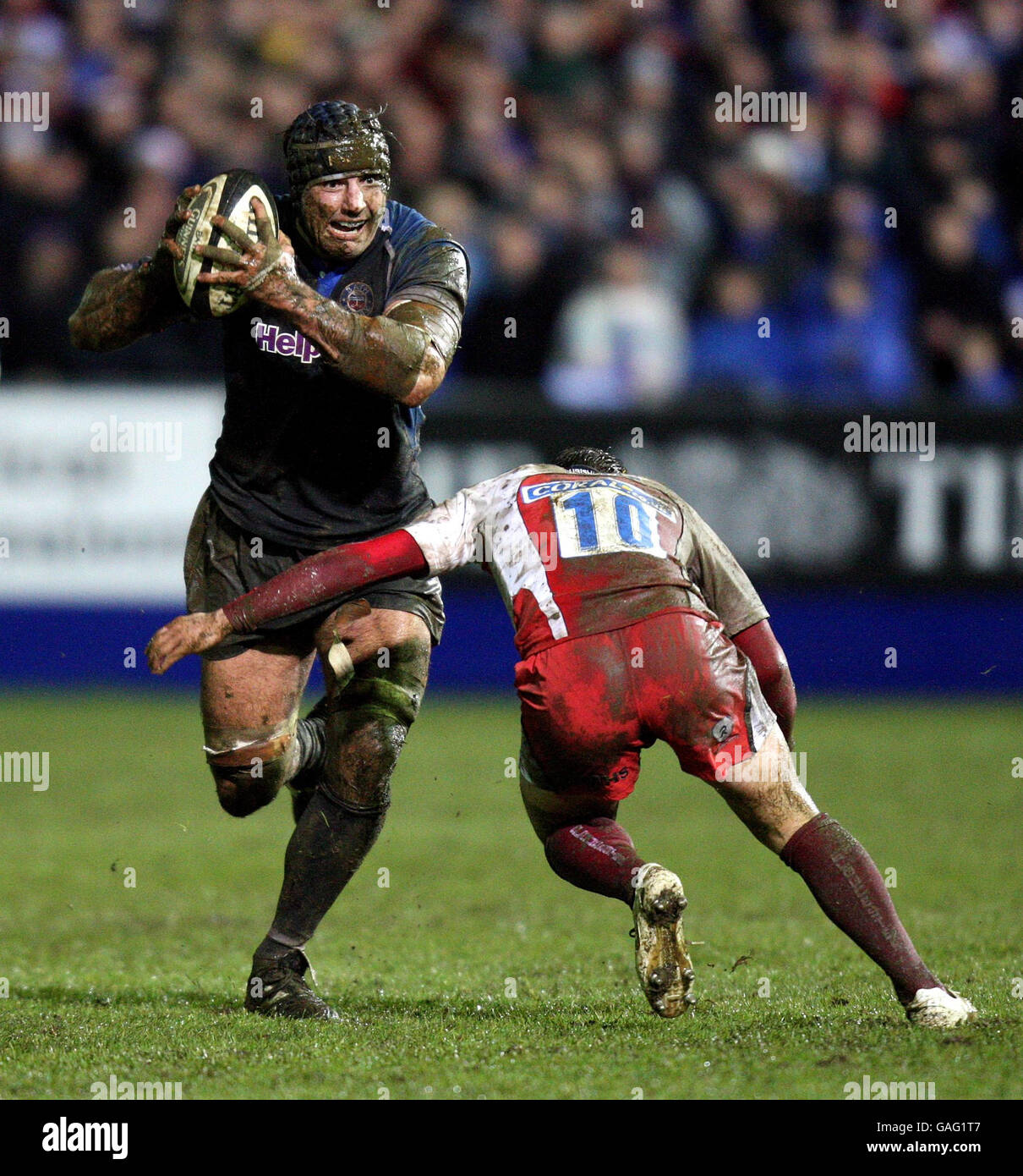 Action sport rugby union tackling running hi-res stock photography and ...