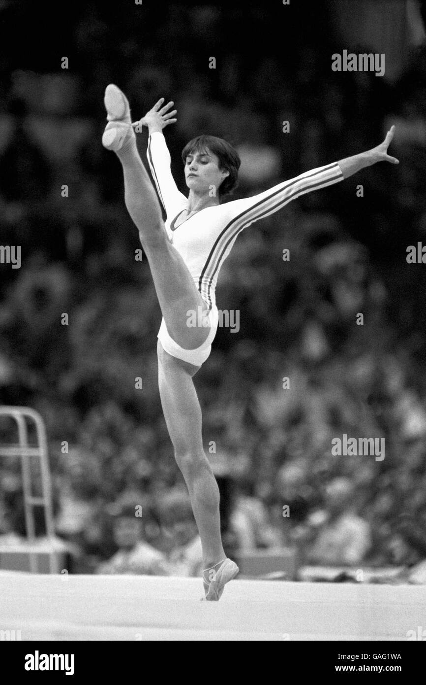 Romania's Nadia Comaneci performing her floor routine Stock Photo - Alamy