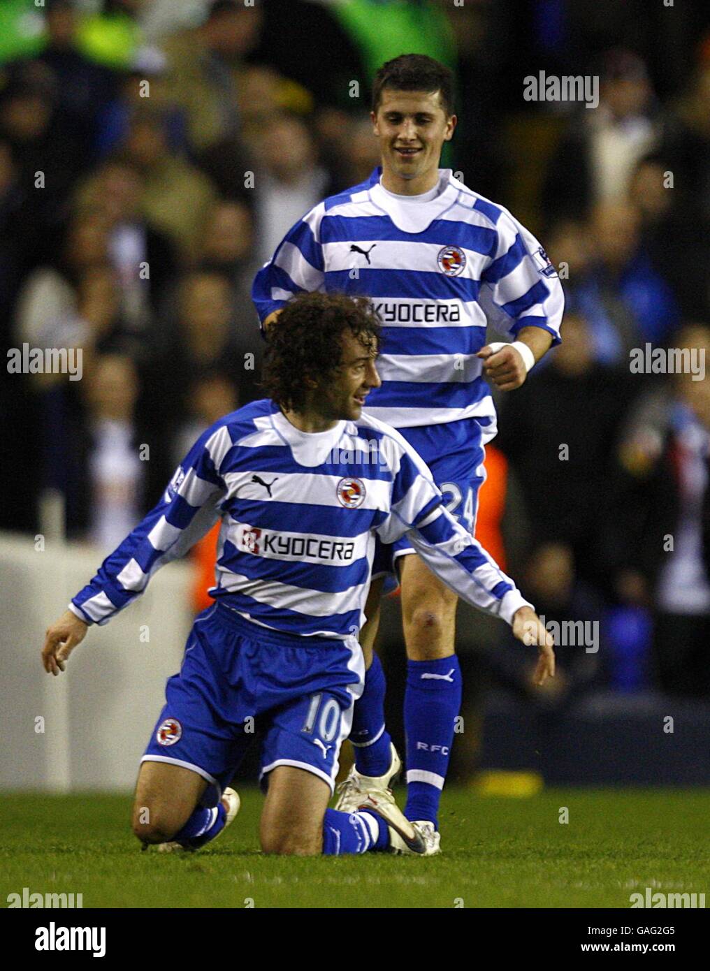 Tottenham hotspur l and stephen hunt hi-res stock photography and ...