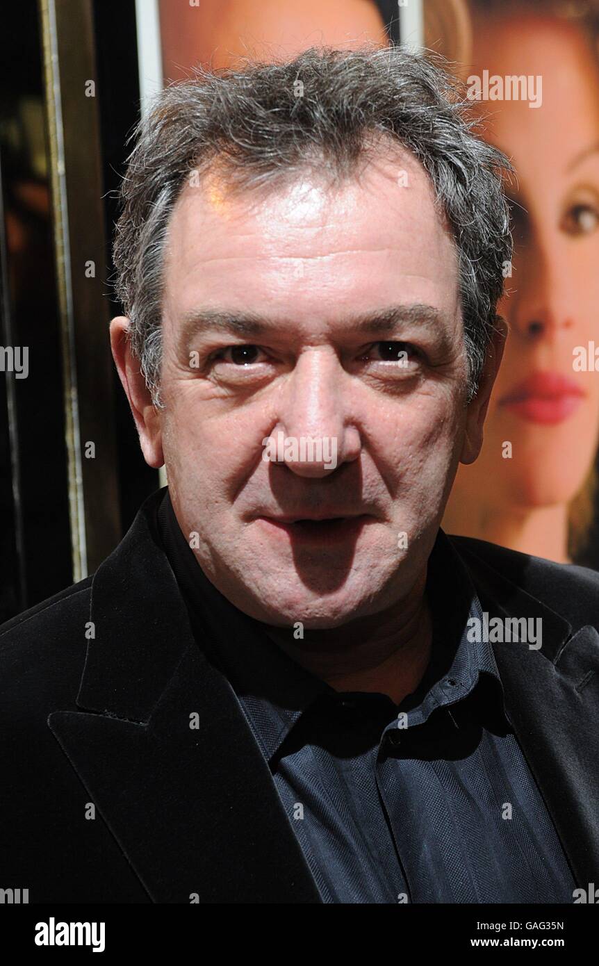 Ken Stott arrives for the premiere of Charlie Wilson's War at the ...