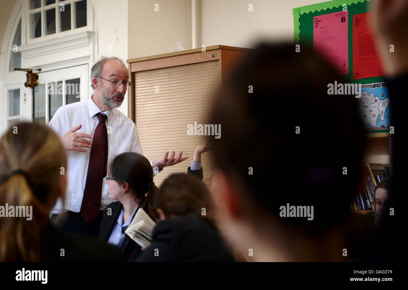 Lectures a class of year 7 pupils hi-res stock photography and images ...
