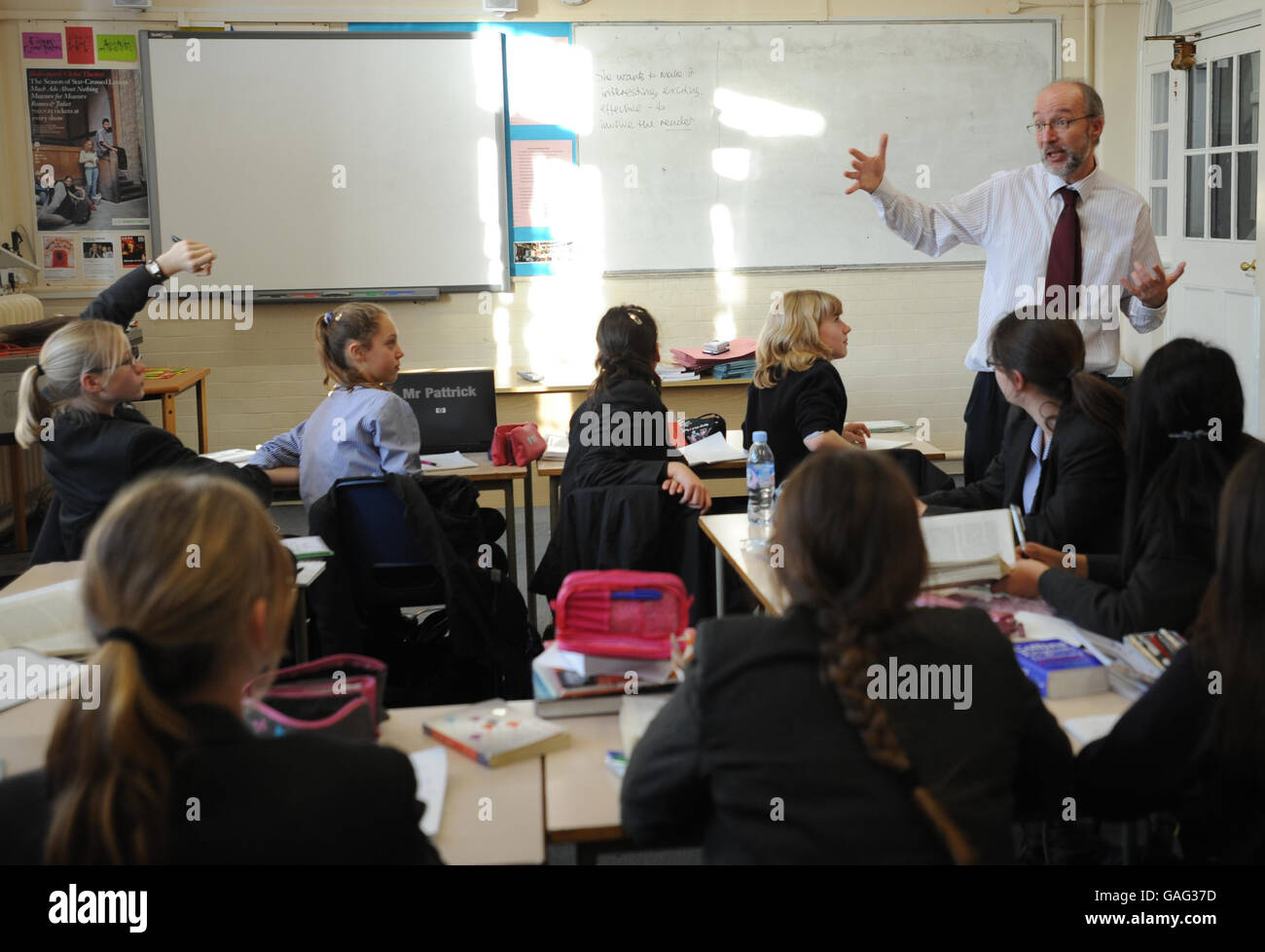 Lectures a class of year 7 pupils hi-res stock photography and images ...